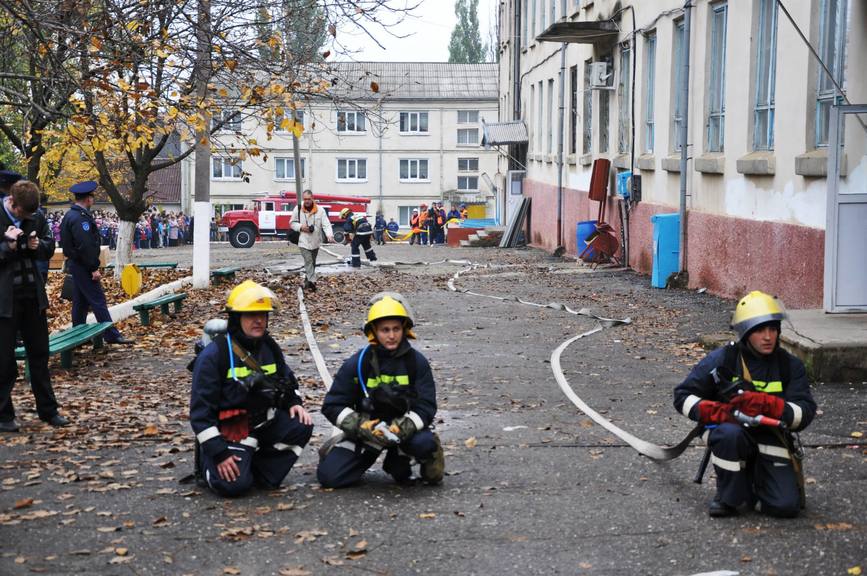 Agenda Pompierului: Aplicaţii la protecţia civilă în sudul Republicii ...